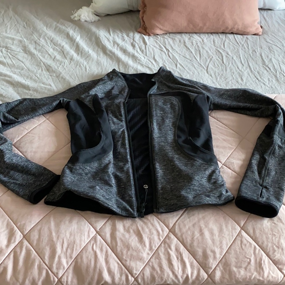 Lululemon Reversible Jacket With Thumbholes. - Gem